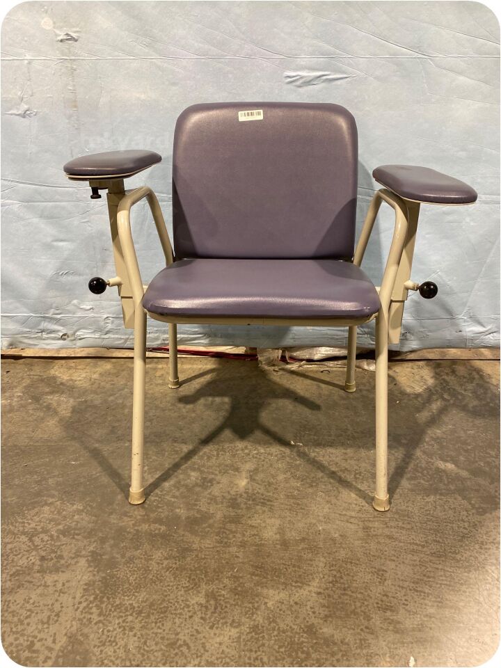 Used MIDMARK 165-005-235 Drawing Blood Donor Chair For Sale - DOTmed ...